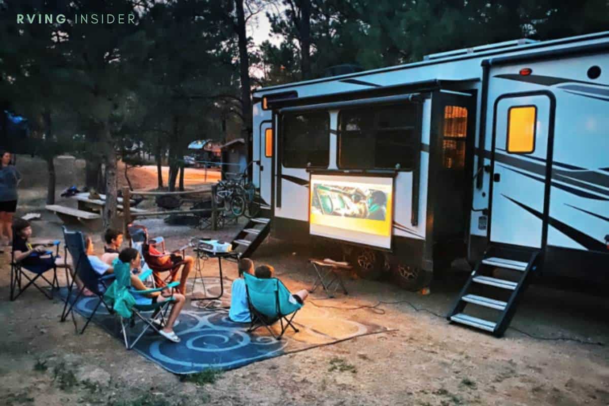 4 Best Ways to Watch TV in an RV